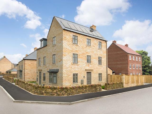 4 bedroom end of terrace house for sale