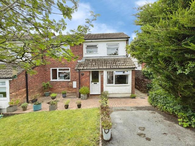 4 bedroom end of terrace house for sale