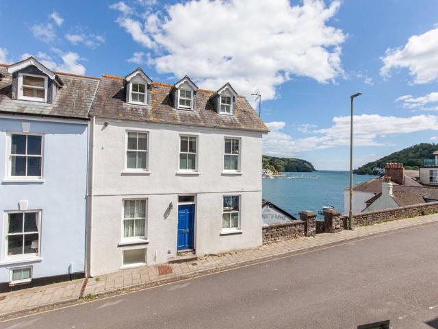 4 bedroom end of terrace house for sale