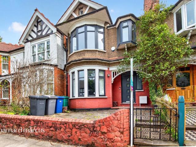 4 bedroom end of terrace house for sale