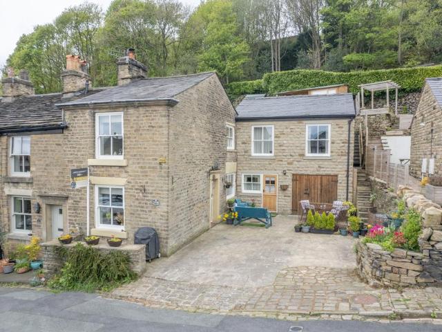 4 bedroom end of terrace house for sale