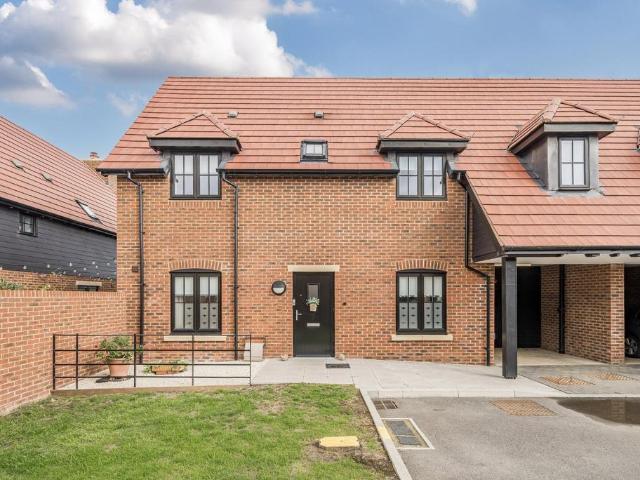 4 bedroom end of terrace house for sale