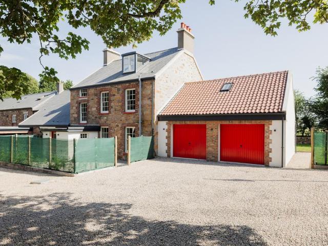 4 bedroom end of terrace house for sale