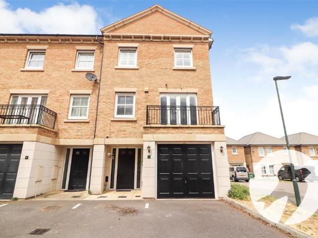 4 bedroom end of terrace house for sale