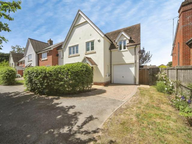 4 bedroom end of terrace house for sale