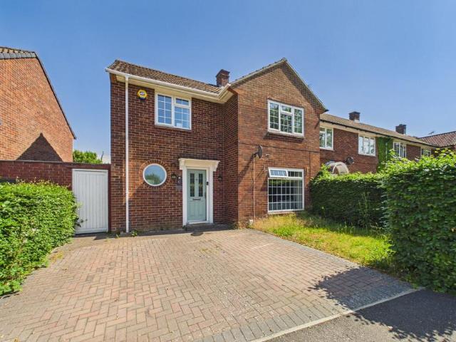 4 bedroom end of terrace house for sale