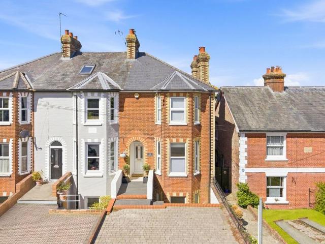 4 bedroom end of terrace house for sale
