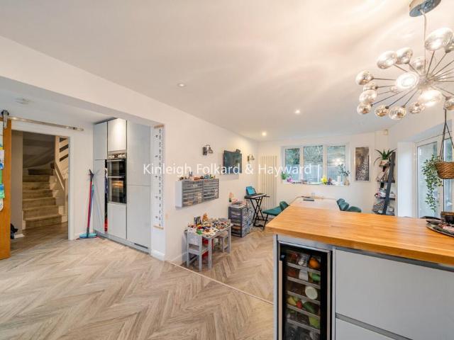 4 bedroom end of terrace house for sale