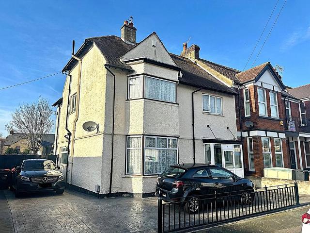 4 bedroom end of terrace house for sale
