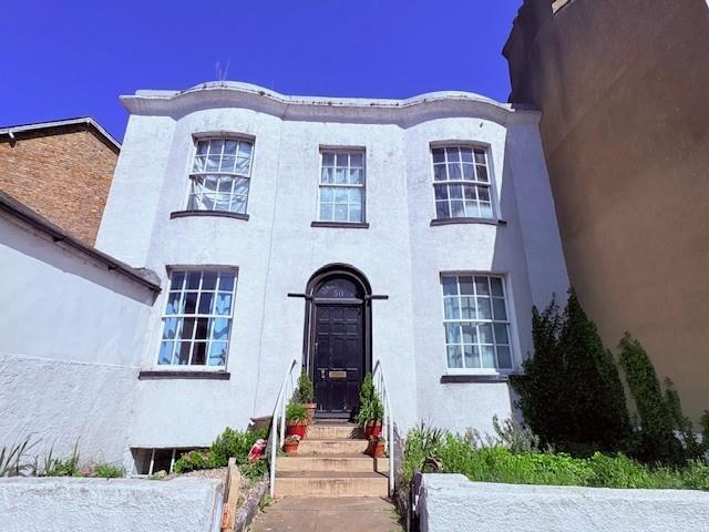 4 bedroom end of terrace house for sale