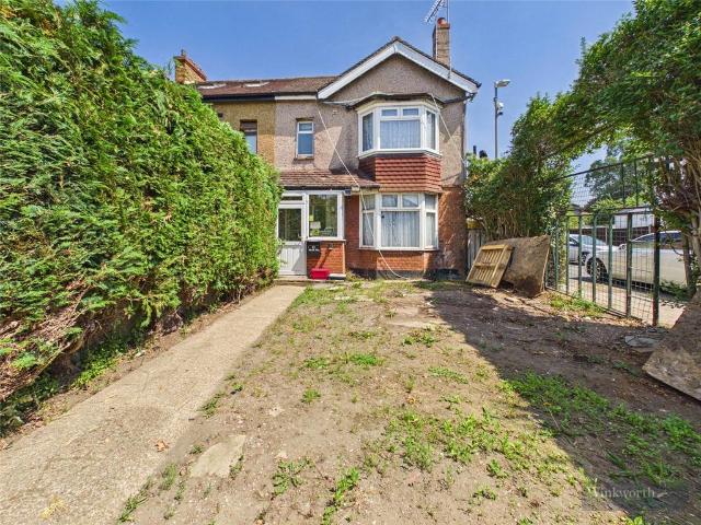4 bedroom end of terrace house for sale