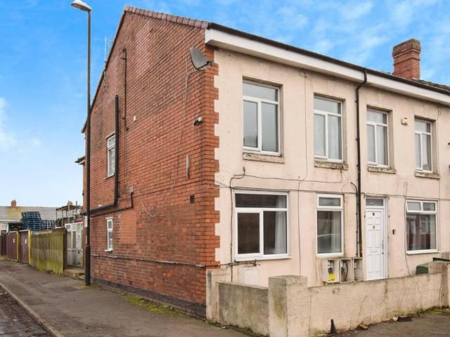 4 bedroom end of terrace house for sale