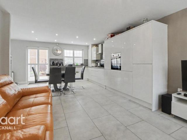 4 bedroom end of terrace house for sale