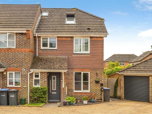 4 bedroom end of terrace house for sale