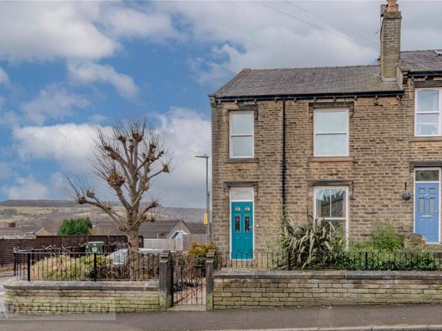 4 bedroom end of terrace house for sale