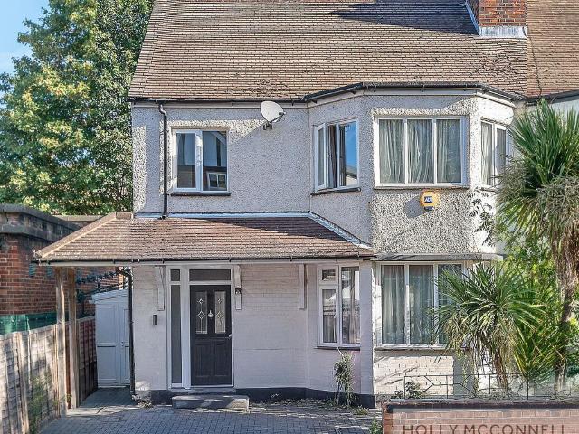 4 bedroom end of terrace house for sale