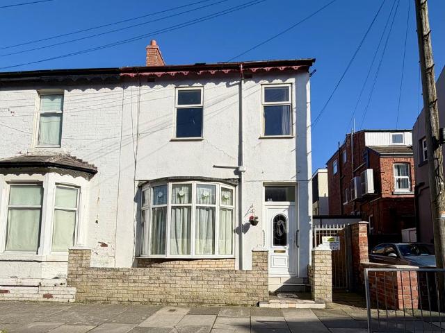 4 bedroom end of terrace house for sale