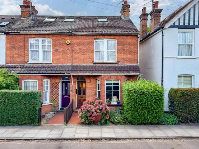 4 bedroom end of terrace house for sale