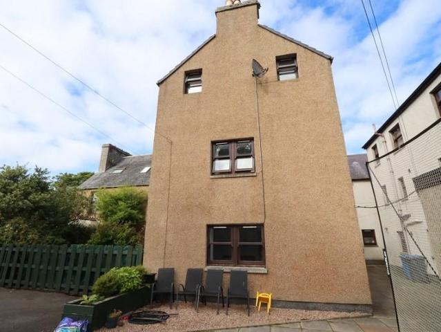 4 bedroom end of terrace house for sale