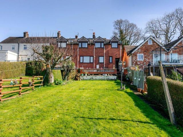 4 bedroom end of terrace house for sale
