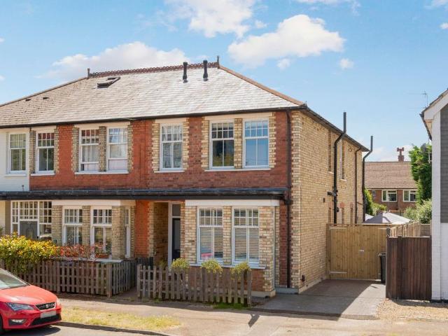 4 bedroom end of terrace house for sale