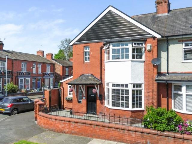 4 bedroom end of terrace house for sale