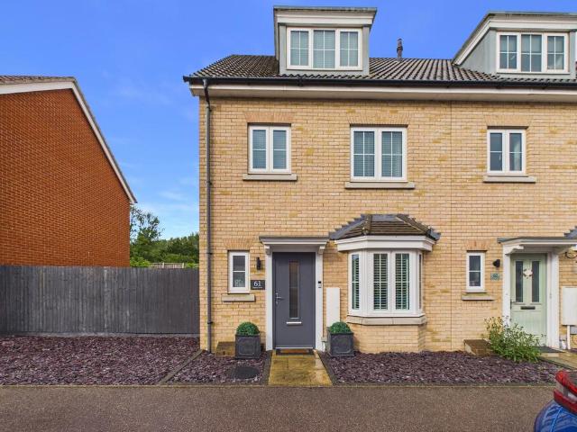4 bedroom end of terrace house for sale