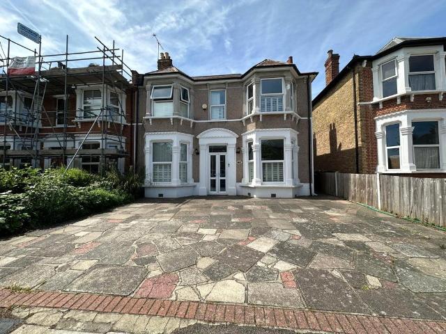 4 bedroom end of terrace house for sale