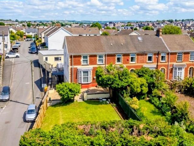 4 bedroom end of terrace house for sale