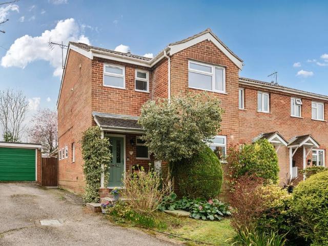 4 bedroom end of terrace house for sale
