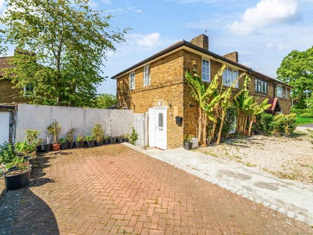 4 bedroom end of terrace house for sale