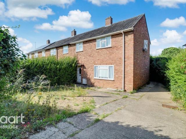 4 bedroom end of terrace house for sale