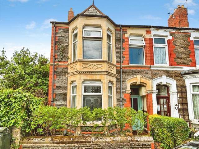 4 bedroom end of terrace house for sale