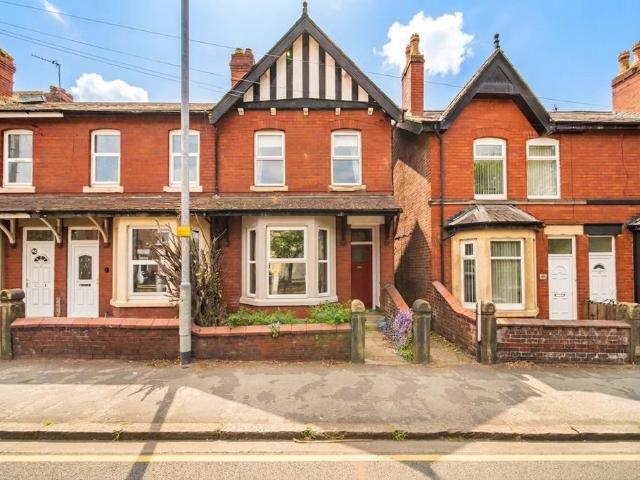 4 bedroom end of terrace house for sale