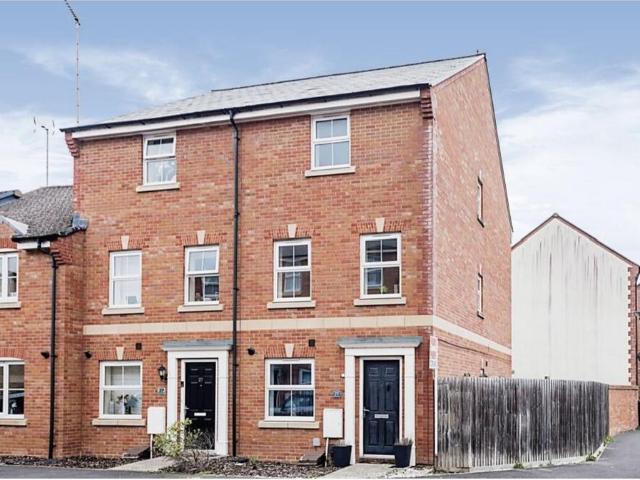 4 bedroom end of terrace house for sale