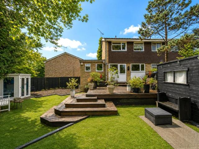 4 bedroom end of terrace house for sale