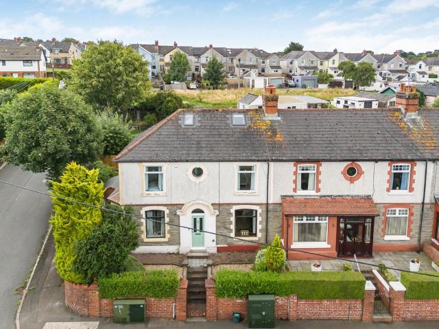 4 bedroom end of terrace house for sale