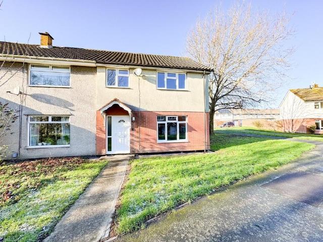 4 bedroom end of terrace house for sale