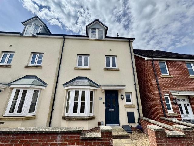 4 bedroom end of terrace house for sale