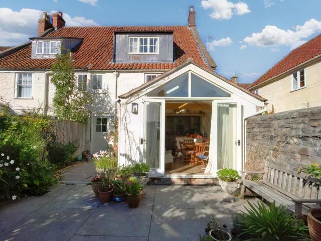 4 bedroom end of terrace house for sale