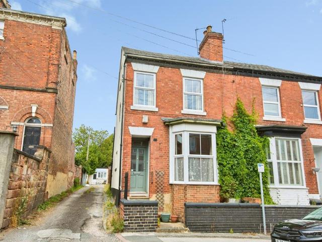 4 bedroom end of terrace house for sale