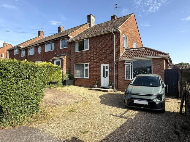4 bedroom end of terrace house for sale