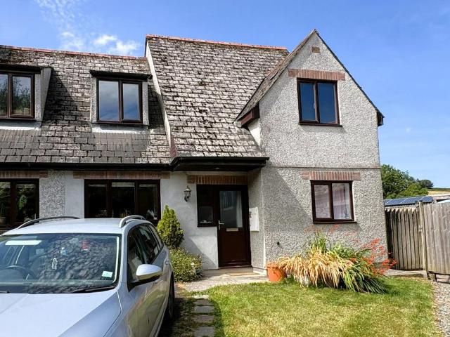 4 bedroom end of terrace house for sale