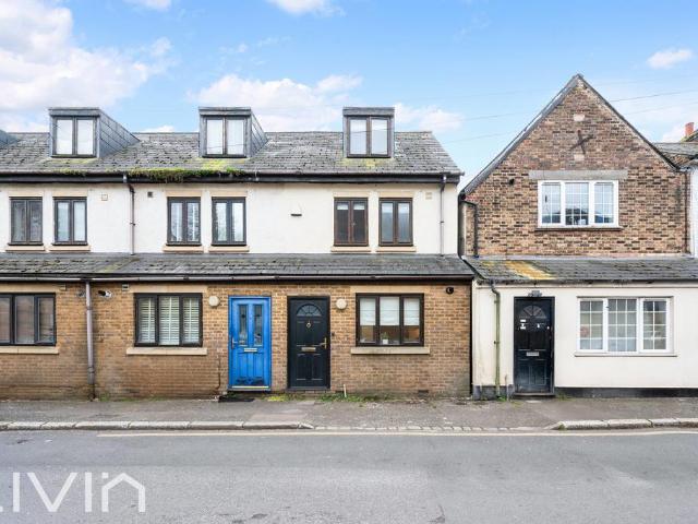 4 bedroom end of terrace house for sale