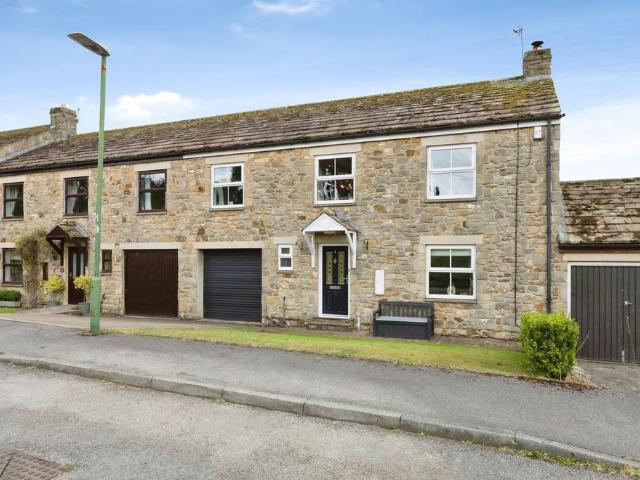 4 bedroom end of terrace house for sale
