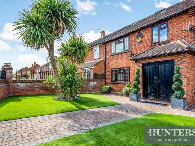 4 bedroom end of terrace house for sale