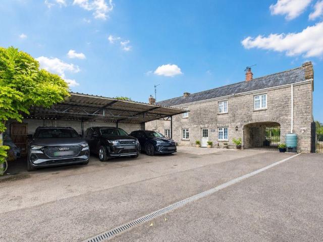 4 bedroom end of terrace house for sale