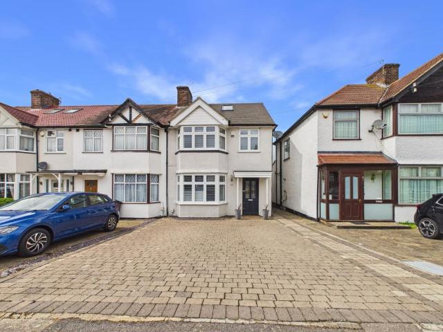 4 bedroom end of terrace house for sale