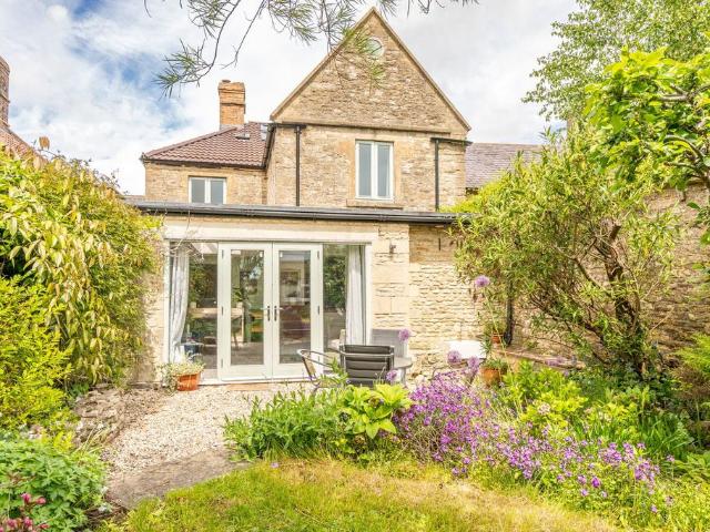 4 bedroom end of terrace house for sale