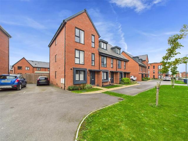 4 bedroom end of terrace house for sale